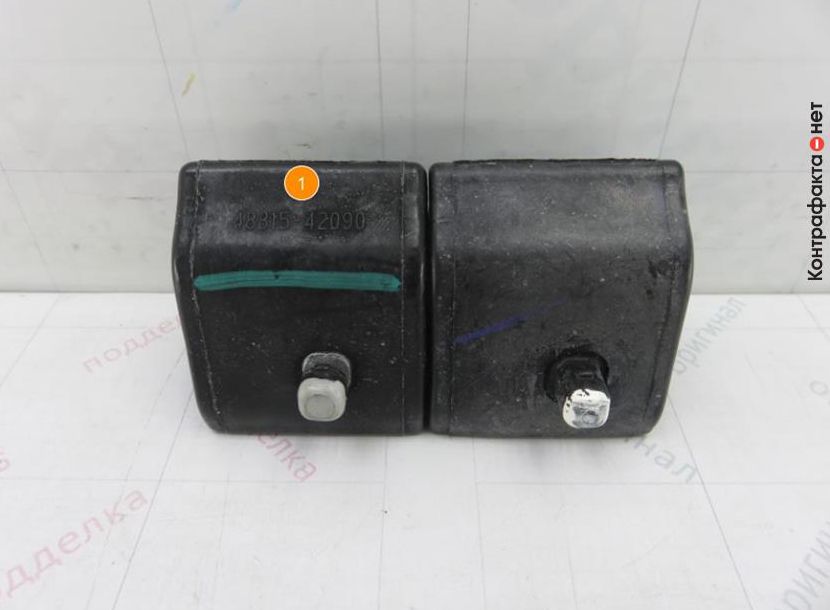 Запчасти Тойота: Втулка стабилизатора, левая (4881542110)